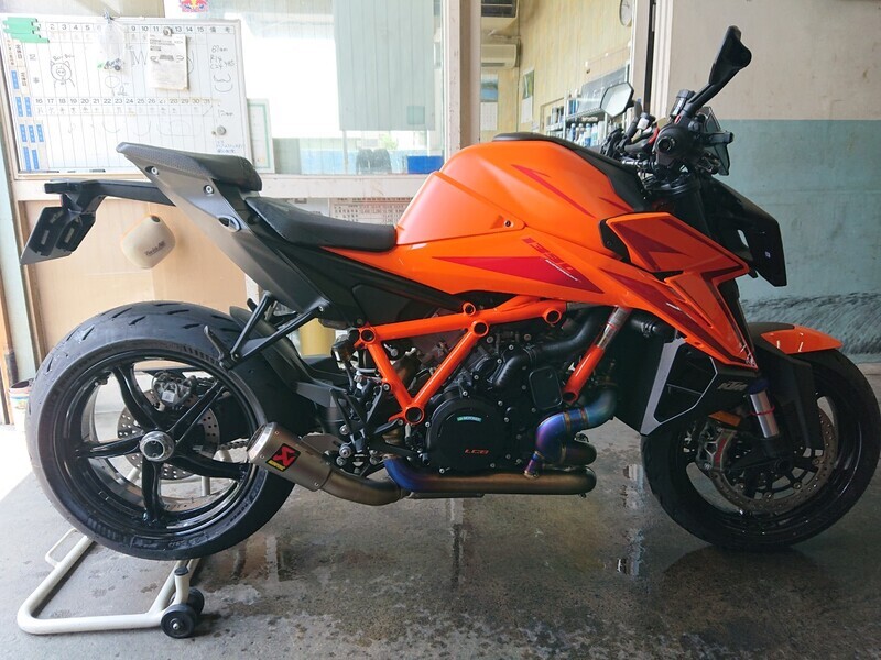 1390SUPER DUKE R EVO。。。: WARLOCK MOTORCYCLES BLOG